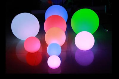 Cina Colore IP65 16 che cambia la luce notturna del LED a pile/palla galleggiamento del LED in vendita