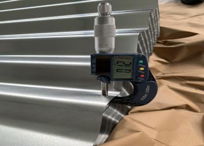 Chine la paillette régulière de 0.14mm a ridé le panneau en acier ondulé en acier de toit des panneaux de mur 1.5mm à vendre