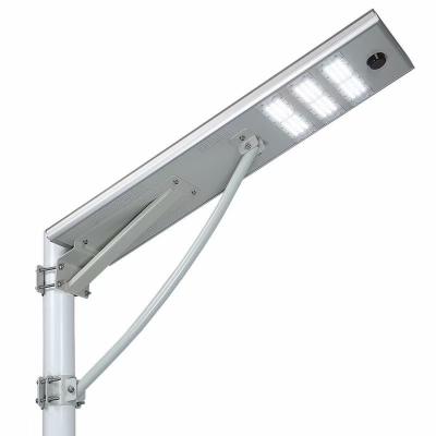 中国 統合された太陽街路照明25.6V 32Ah/48Ah電池容量をつける140° 販売のため