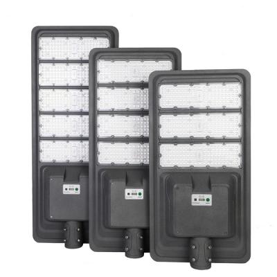 中国 センサー距離 20 - 25m 統合太陽光路灯 80 - 200W 電圧 25.6V 販売のため