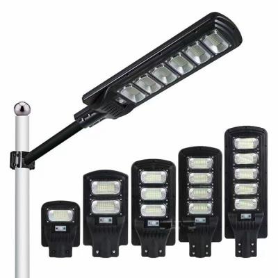 中国 25.6V 統合太陽光路灯 IP65 防水レベル 設置高度 9 - 12m 販売のため