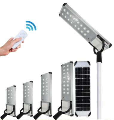中国 LED光源 25.6V 32Ah 電池容量を持つオールインワン太陽光ランプ 販売のため