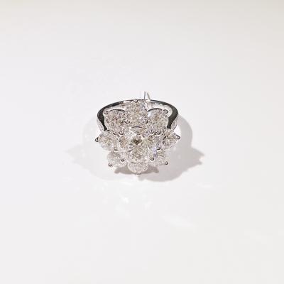 China 18K Gold Customized Fine Jewelry IGI GIA Lab Grown Diamond Flower Ring for Women Engagement Wedding Banquet for sale