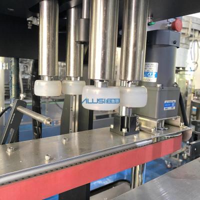 Cina Tappatrice automatica di chiusura di sigillatura della vite dell'attrezzatura dello spruzzo di Ailusi della bottiglia ad alta velocità della pompa per il cappuccio di plastica in vendita