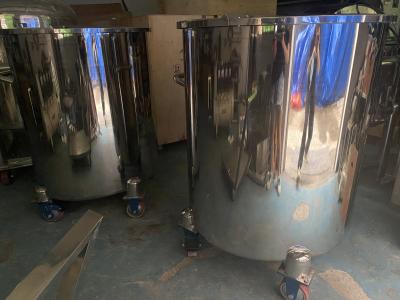 China tanque de armazenamento de aço inoxidável de 200L 300L 500L para a matéria prima cosmética do nível da saúde à venda