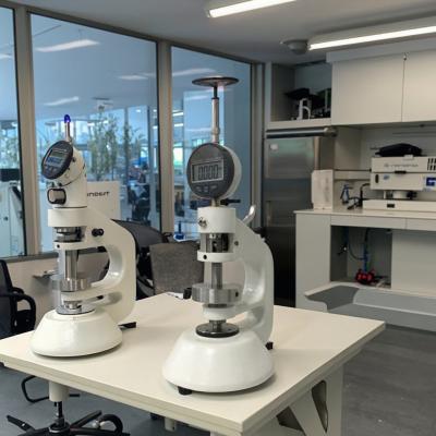 China Hochpräzisions-Lederdickenheitstester / Meter Ledermaterialien Dickenheitstestinstrument zu verkaufen