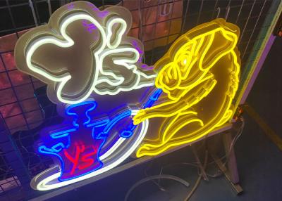 Chine Panneau lighing au néon fait main de tube d'enseignes au néon faits sur commande Snoopy de chien à vendre