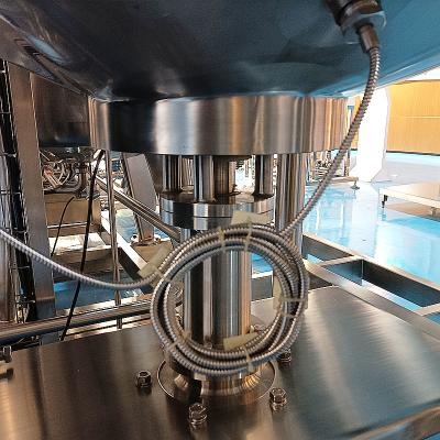 Chine Réservoir détersif cosmétique liquide de mélange de mélangeur de chauffage de nourriture de gel de veste de réservoir d'acier inoxydable avec le réservoir de mélange d'agitateur à vendre
