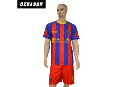 China SGS van Jerseys van de strepenpatroon Gesublimeerde Voetbal, Sneldrogende de Uniformen van het Voetbalteam Te koop