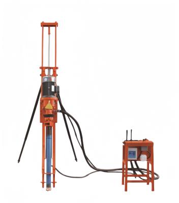 Cina Scalatore di pozzi d'acqua montato su camion per la trivellazione in fabbrica di materiali da costruzione in vendita