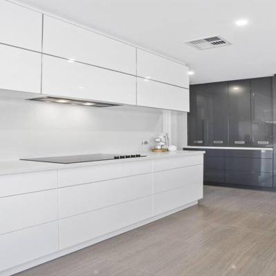 Villa/Apartment High Glossy Complete Kitchen Cabinet Set with Quartz Stone