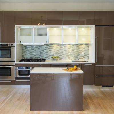 Chine YALIG Armoire de cuisine à laque UV haute brillance pour projet de rénovation d'appartement à vendre