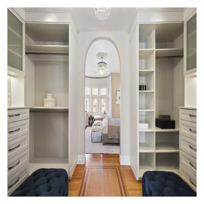 Chine Conception contemporaine Panneau de porte en verre noir Armoire de chambre en bois massif pour appartement à vendre