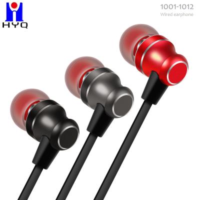 Cina Trasduttore auricolare metallico 3.5mm IPX2 con il cavo piano del TPE di Earbuds del metallo del microfono in vendita