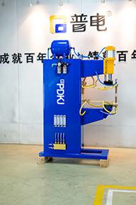 Cina macchina automatica della saldatura a laser 1500W Multiaxial per i ricambi auto in vendita
