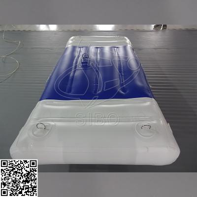 Cina Il bianco blu ha curvato l'OEM/ODM gonfiabili del parco di divertimenti di ostacolo dell'acqua del PVC in vendita