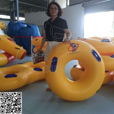 Cina Tela cerata gonfiabile su misura del PVC del galleggiante 0,55 dello stagno della ciambella del parco gonfiabile dell'acqua in vendita