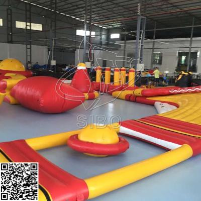 Cina Rosso/giallo fare galleggiare l'acqua gonfiabile parcheggia l'attrezzatura dei giocattoli dell'acqua di divertimento in vendita