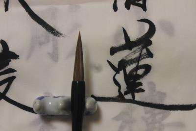 Cina Bambini che scrivono i pennelli di calligrafia di pratica, spazzola giallo-chiaro dell'acqua di calligrafia in vendita