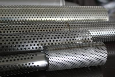 Cina Un argento perforato di 316 tubi saldato cucitura diritta per ventilazione della gabbia in vendita