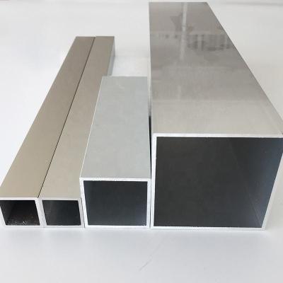 Cina Metropolitana rettangolare della sezione della lega del quadrato di Mat Anodizing Bending Aluminium Tubing in vendita