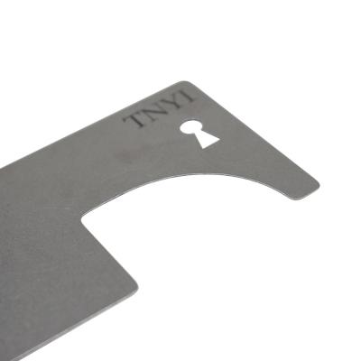 China New Arrivals 0.7mm/0.3MM Portable Wallet Door Seam Manual Firefighter Hand Lock Bypass Hall Pass Locksmith Pick Tool for sale