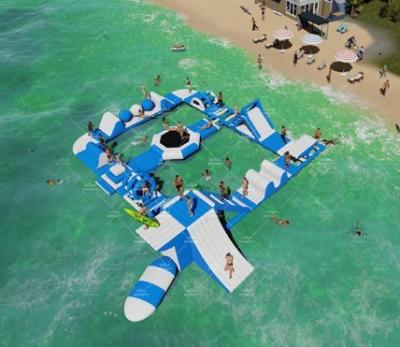 Chine La famille de parcs aquatiques de flottement gonflable de parcs aquatiques de bâche d'OEM flottent l'île d'explosion à vendre