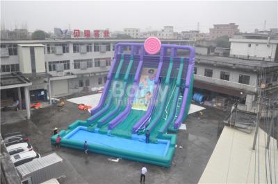 China Refresque el tobogán acuático inflable gigante de 5 carriles con la piscina grande/los juegos inflables adultos en venta