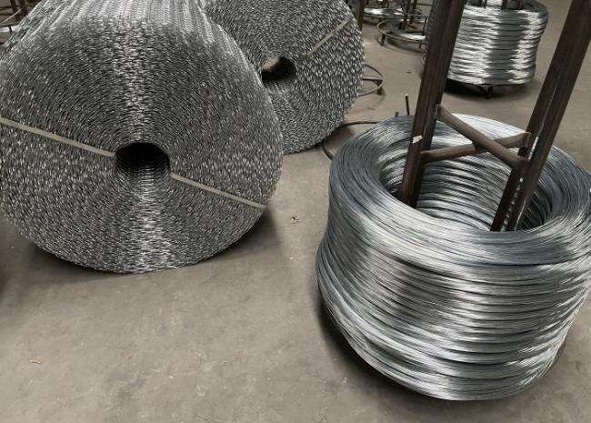 Wire mesh roll packaging