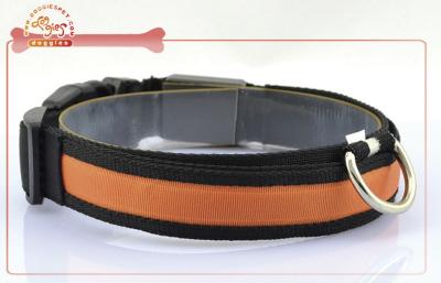 中国 明るい点滅を用いる犬夜安全のための防水ナイロン調節可能な LED ペットつば 販売のため
