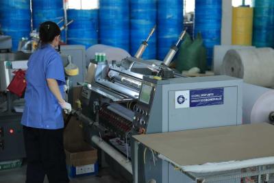 Cina Macchina per taglio termico di rotoli di carta ad alta velocità per materiali da 40 a 400 gm in vendita