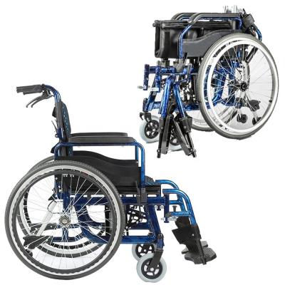 Cina KSM-201Good quality multifunctional aluminum lightweight wheelchair for the disabled patients people folding manual wheelchair in vendita