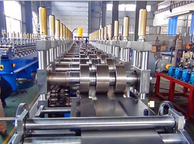 中国 穏やかな鋼鉄 8m/min - 15m/min の機械を形作る電流を通されたシートの棚ロール 販売のため