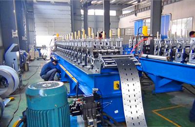 China Rollo de la hoja de acero del estante que forma las máquinas con el rodillo de formación principal de 18 sistemas en venta