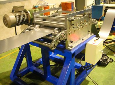 China rollo de la anchura de la bobina de 60m m - de 140m m que forma la máquina con la estructura rectora de la máquina de la columna en venta