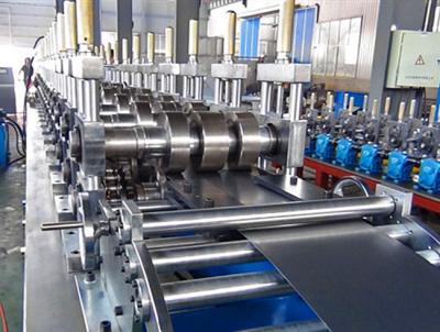 China Motor de CA con el rollo del estante del inversor que forma la máquina para la hoja galvanizada en venta