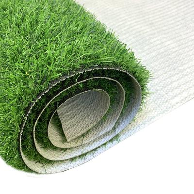 中国 装飾的なTprのシミュレーションの芝生を支持する屋内家の特別な人工的な泥炭の草の白い背景 販売のため