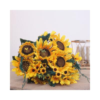 中国 ヒマワリの現実的な造花の家の装飾の擬似シミュレーションの花束 販売のため