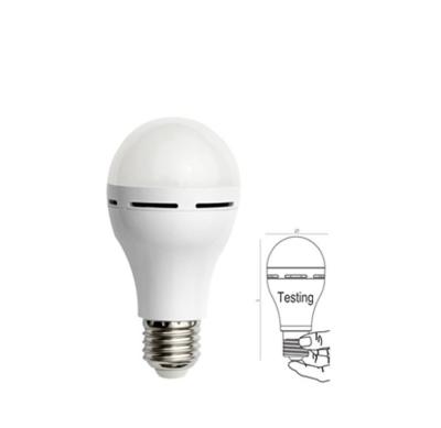 중국 15w 20w LED 재충전 가능한 비상 전구 E27 B22 기본 및 고전력 배터리 판매용