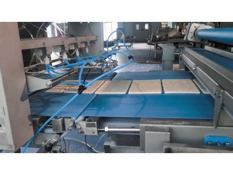 Automatic bread line configuration showing longitudinal cutters and guillotine unit dividing the dough band on a 850mm wide belt.