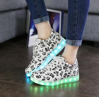 China Hoge Elastische LEIDEN Licht op Tennisschoenen Fashional Android en de Afstandsbediening van ISO App niet - Misstap Te koop