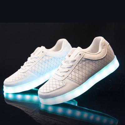 China Klantgerichte Geleide Schoenenapp Controle, Licht op Tennisschoenen voor Volwassenen Te koop