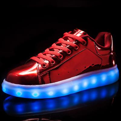 China Draaglijk Volwassen Licht op Schoenen, Tennisschoenen met Licht op Slijtvaste Zolen Te koop