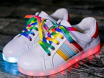 China 2018 Beste Lichte Schoenen van USB van de Kerstmisgift Te koop