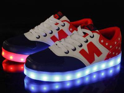 China LEIDEN van het dansneon Licht op Sneakerss-Afstandsbediening voor Muziekfestival Te koop