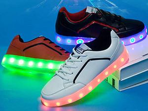 China 2018 de Recentste Geleide Lichte Schoenen van de Kerstmisgift USB Te koop