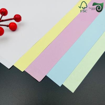 Cina Carta autocopiante gialla blu bianca da 55 gsm 60 gsm in formato lettera per la stampa di ricevute FSC in vendita