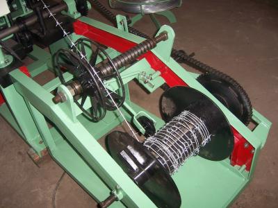 Cina Il PVC diritto ed inverso della macchina del filo spinato di torsione ha ricoperto 60-70 chilogrammi di capacità di ora in vendita
