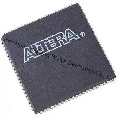 Cina EPM7160SLC84-7 CPLD - Complex Programmable Logic Devices CPLD - MAX 7000 160 Macro 64 IOs in vendita