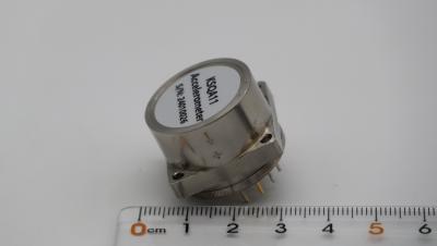 China Sensor de acelerómetro de pico de vibración seno 25g@20Hz ~ 2000Hz para mediciones críticas en venta